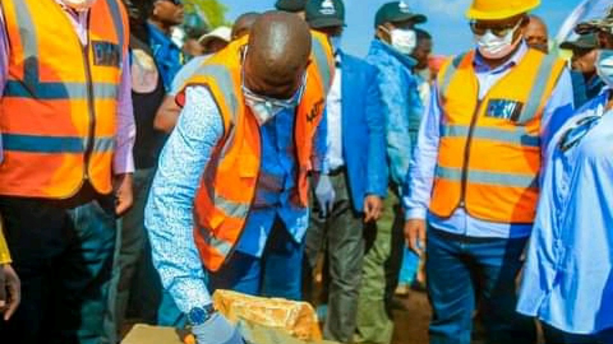 Haut-Katanga : Jacques Kyabula pose la première pierre du nouveau stade ...