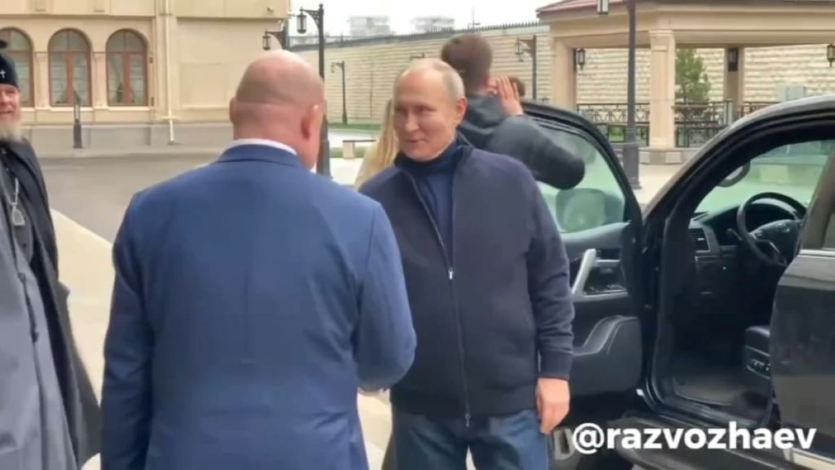 Visite surprise de Vladimir Poutine en Ukraine au volant d'une voiture après le mandat d'arrêt ...