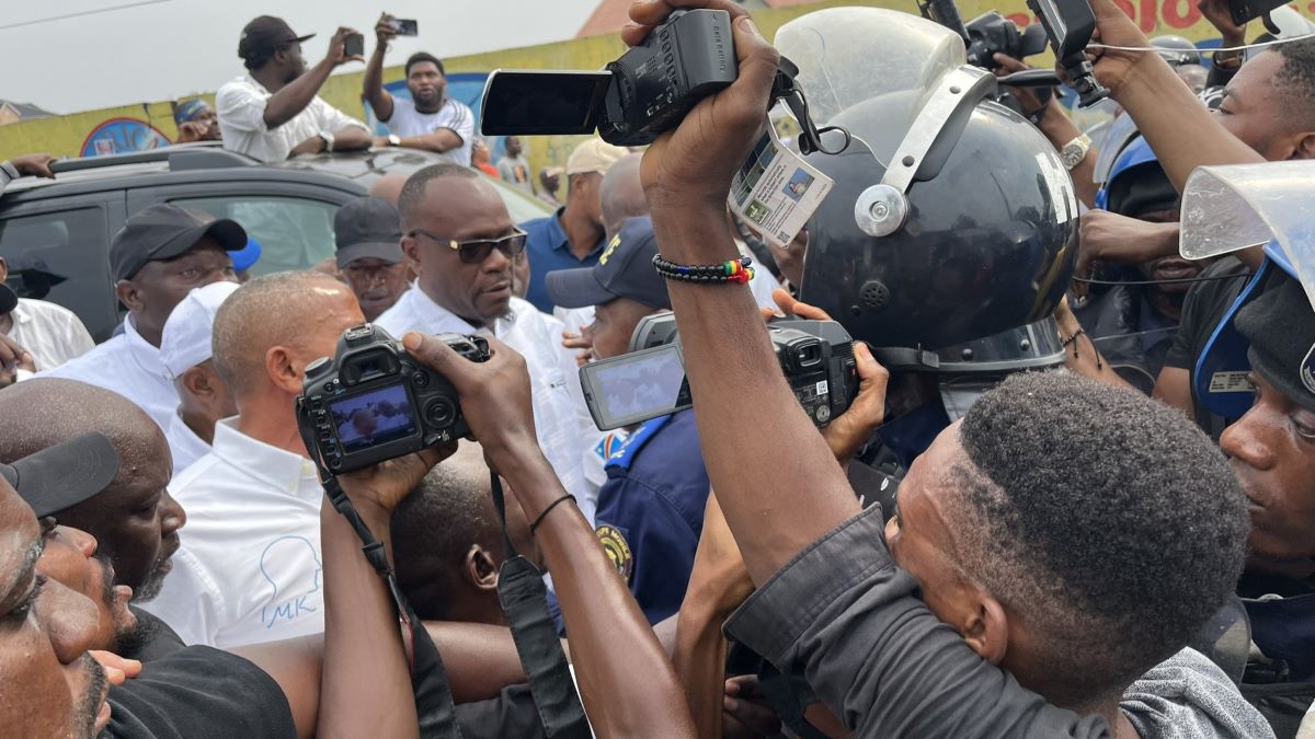 Kinshasa : Katumbi, Fayulu, Matata et Sesanga bloqués par la police sur ... Kinshasa : Katumbi, Fayulu, Matata et Sesanga bloqués par la police sur ...
