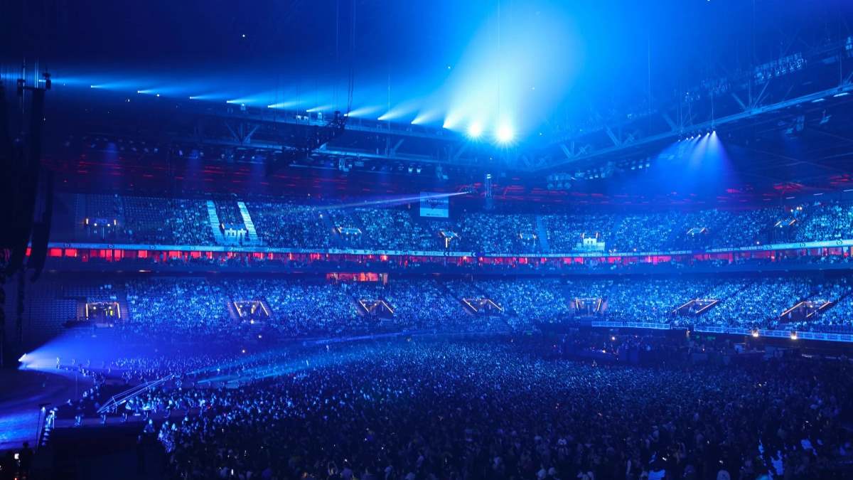 L'U Arena S'illumine pour Fally Ipupa: Concert Live Électrisant à Paris