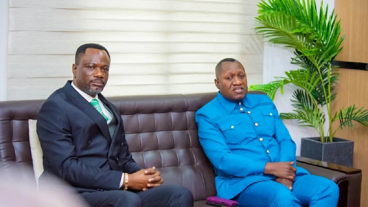 Affrontement au Ministère de l'EPST en RDC : Tony Mwaba se Défend et ...